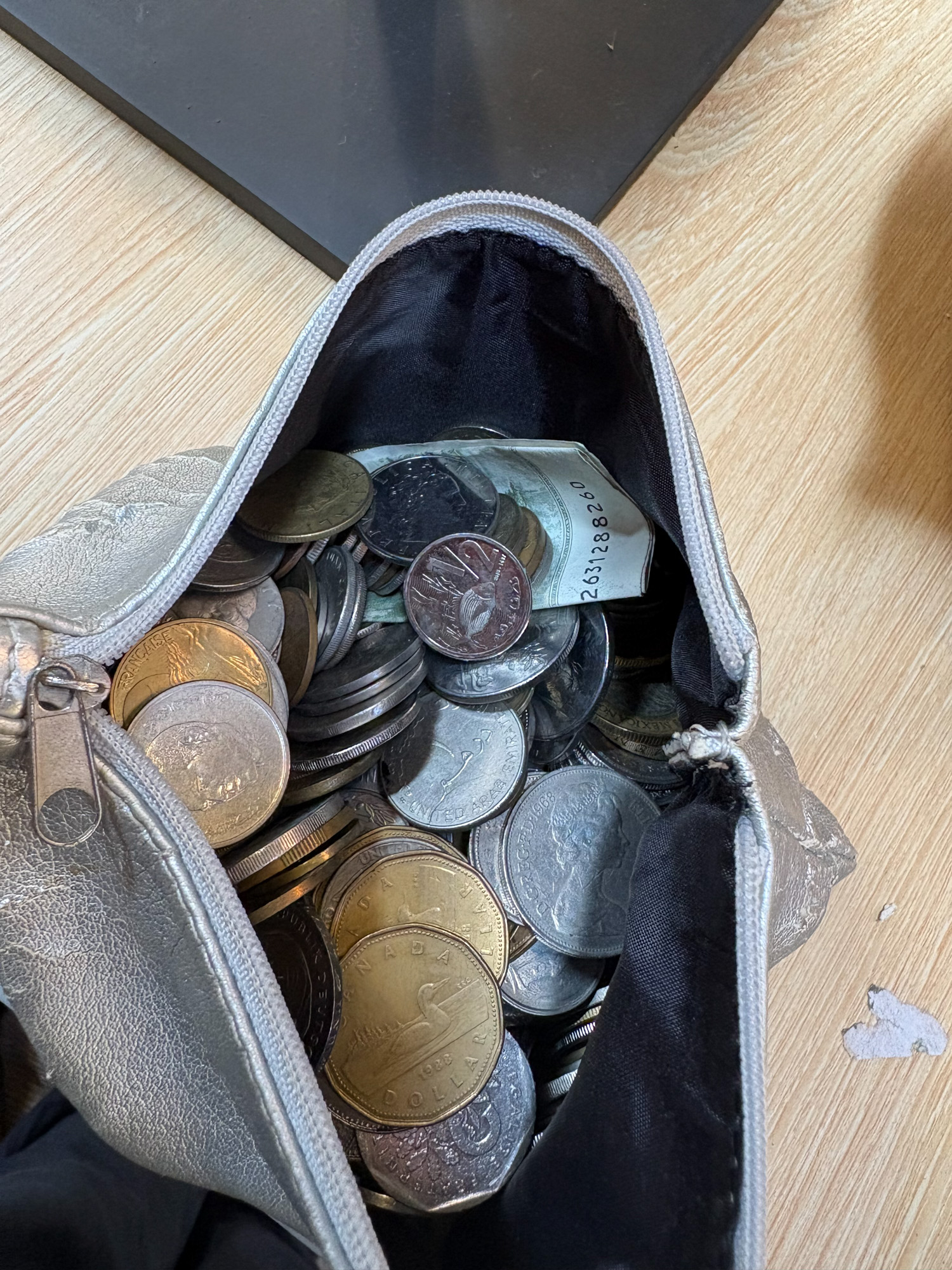 Set of coins and banknotes, mostly foreign | Coins and notes: bids