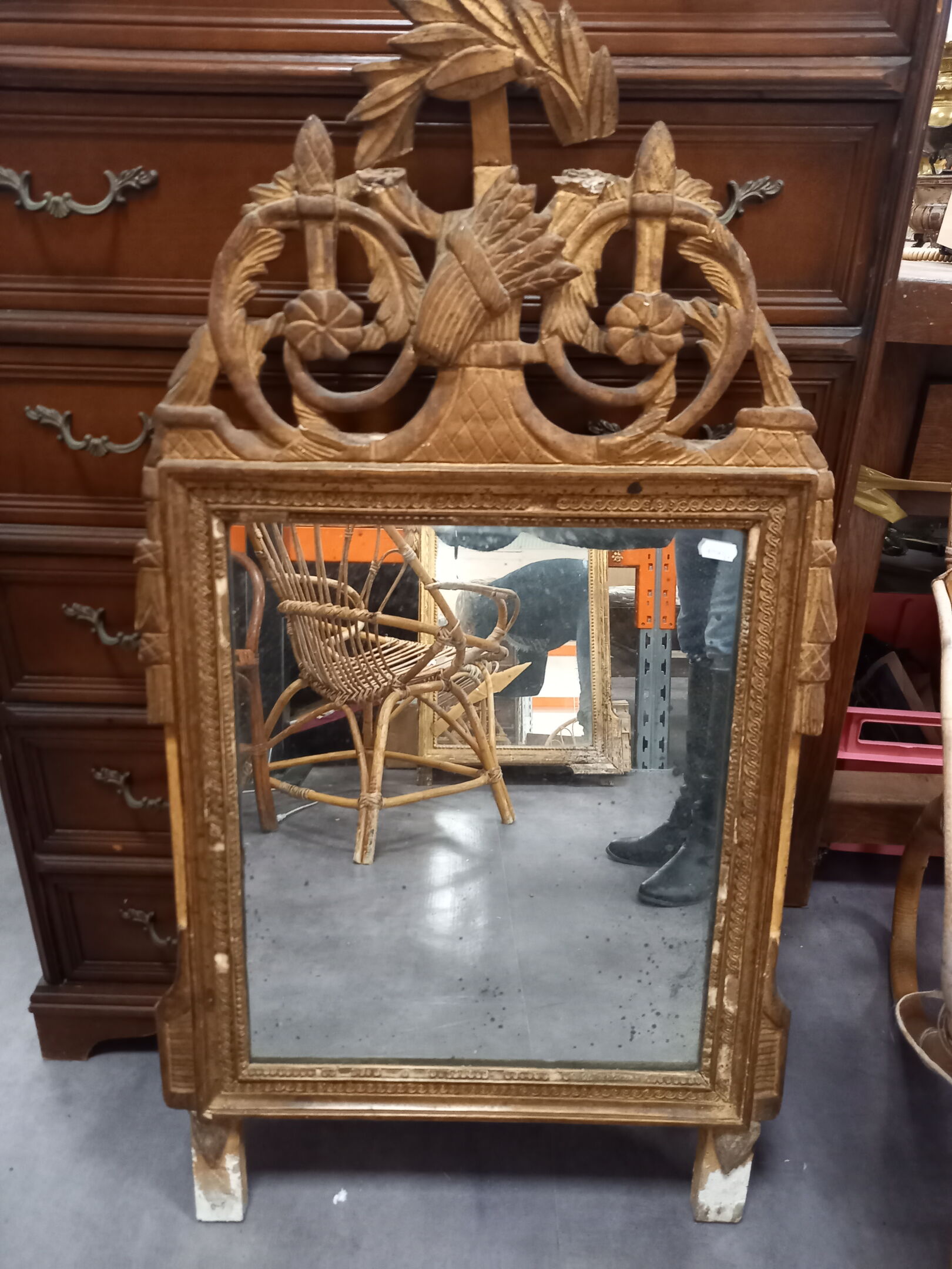Glace cadre bois et stuc doré style louis XVI ép... | Miroirs: enchères