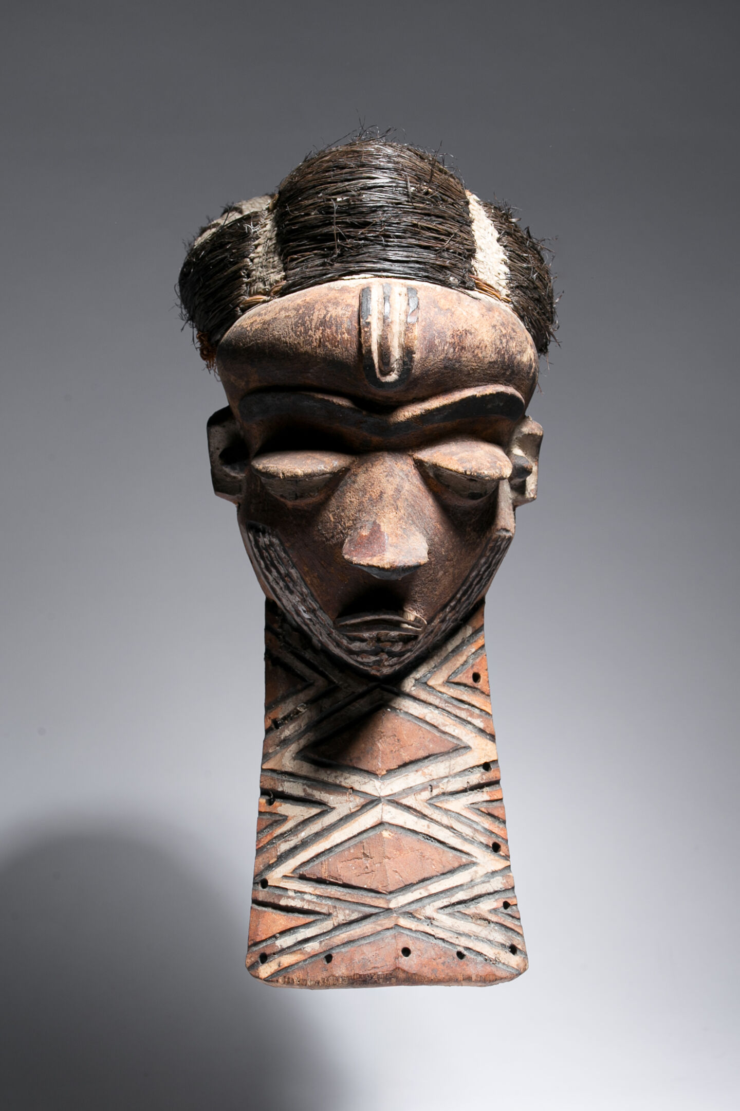 Masque Kiwoyo-Muyombo Pende Kwilu-Kasaï, République... | Bois: enchères