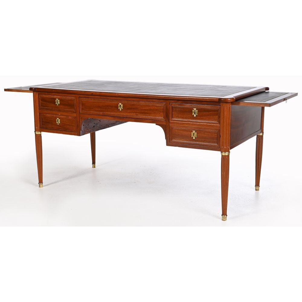 BUREAU PLAT LOUIS XVI toutes faces en acajou et ... | Bureaux: enchères