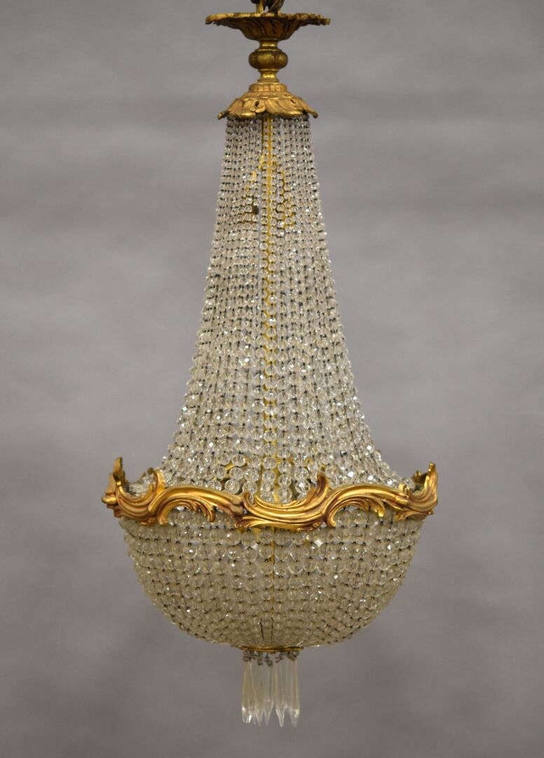 Hot-air balloon CHANDELIER with a bronze and gilded metal fra... | bids