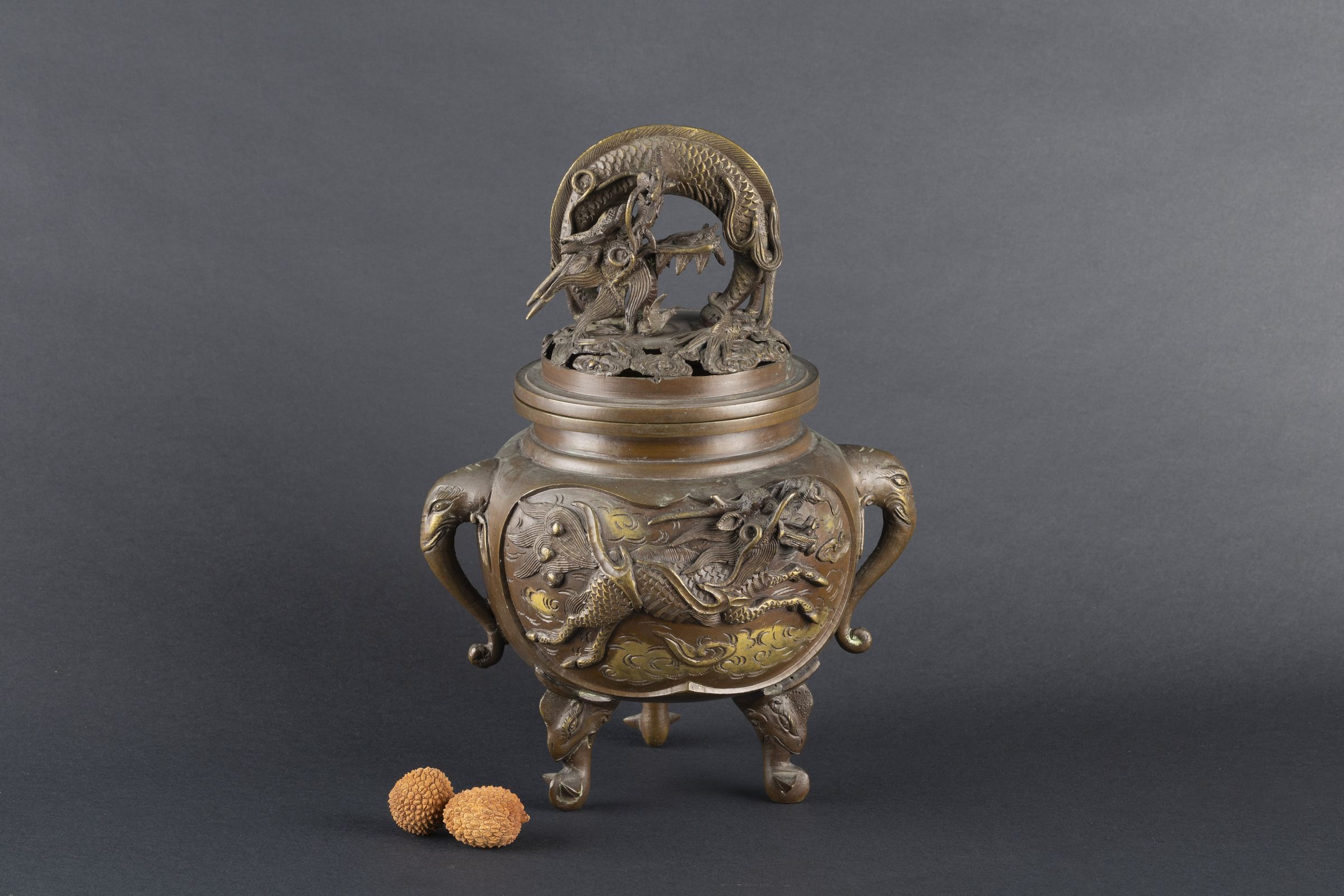 JAPON - Epoque MEIJI (1868 - 1912)Brûle-par... | Arts d'Asie: enchères