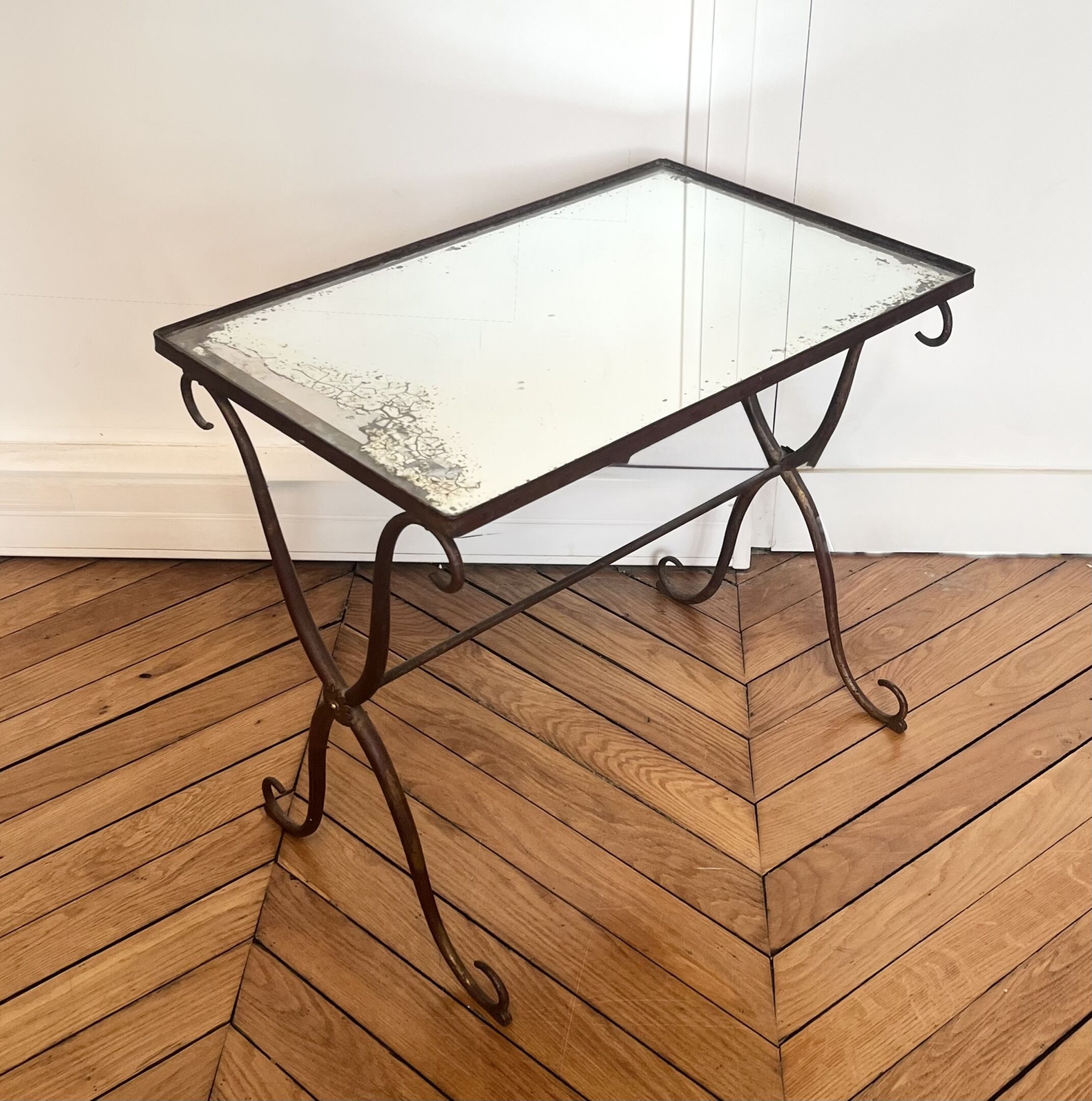 XXe SIECLETable d'appoint en fer forgé, le plate... | Tables: enchères