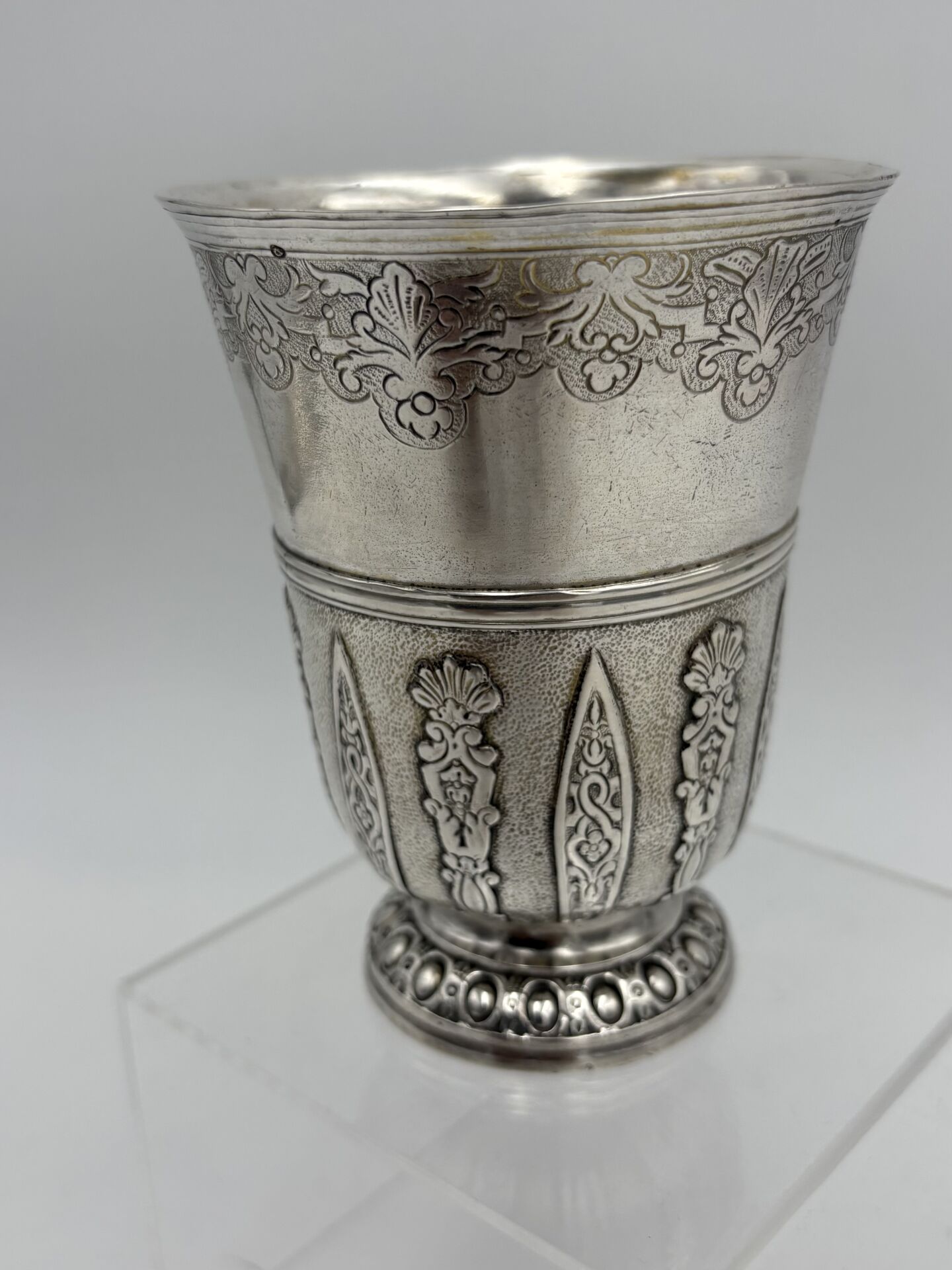 A beautiful tulip-shaped silver goblet, resting on a p... | Vases: bids
