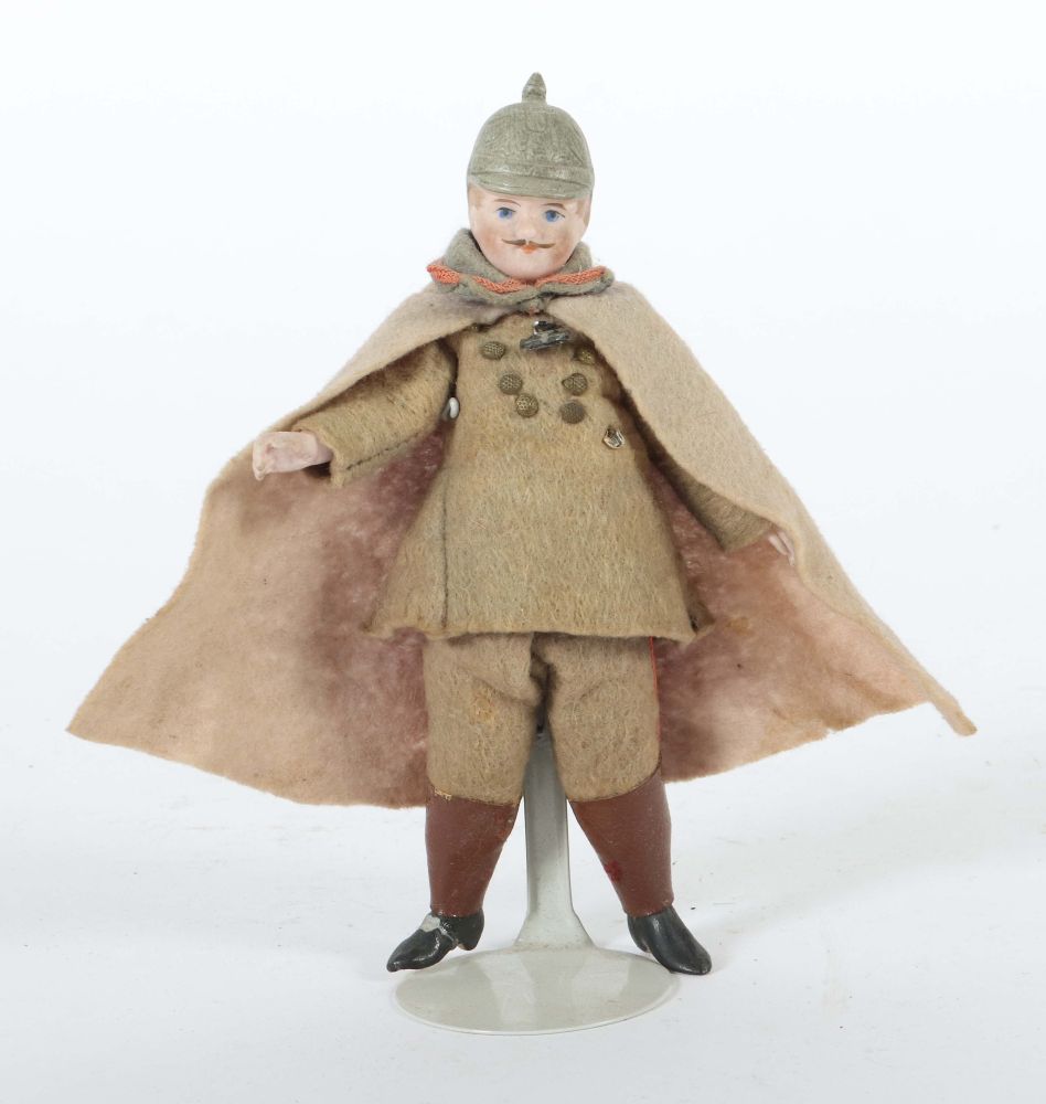 House doll, c. 1915, soldier in felt uniform... | Toys and models: bids