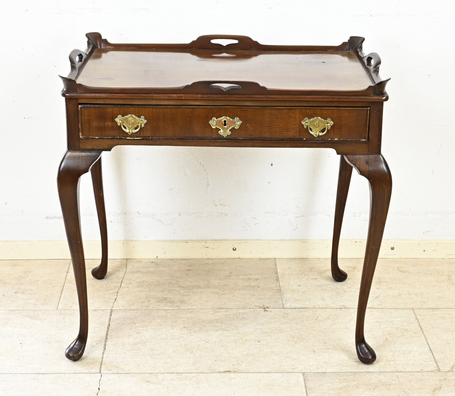 Ancienne table à thé Queen Anne en acajou avec t... | Bureaux: enchères