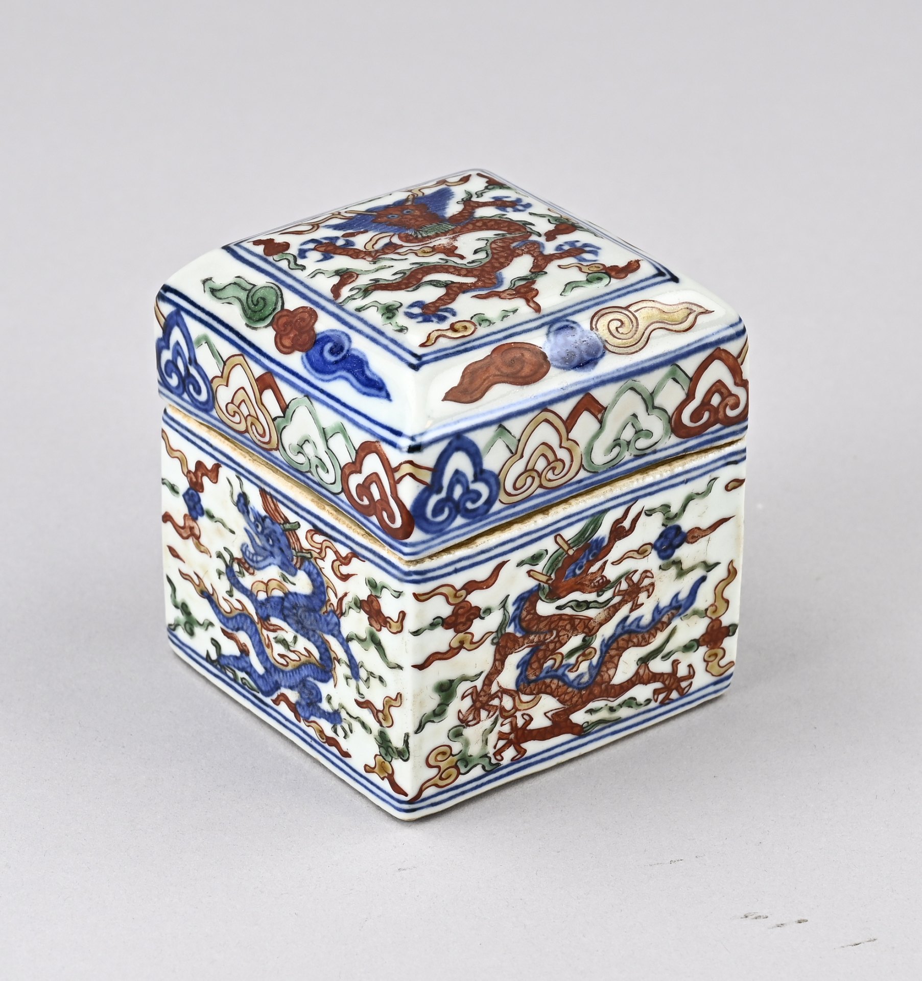 Old Chinese porcelain wucai lidded box with dragon... | Asian art: bids