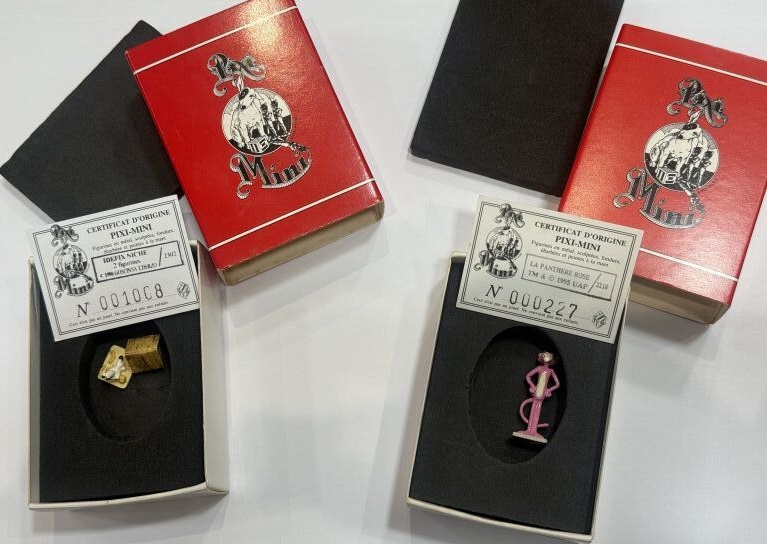 PIXI-MINI.Set of two miniatures: one depicting the Pink Pant... | bids