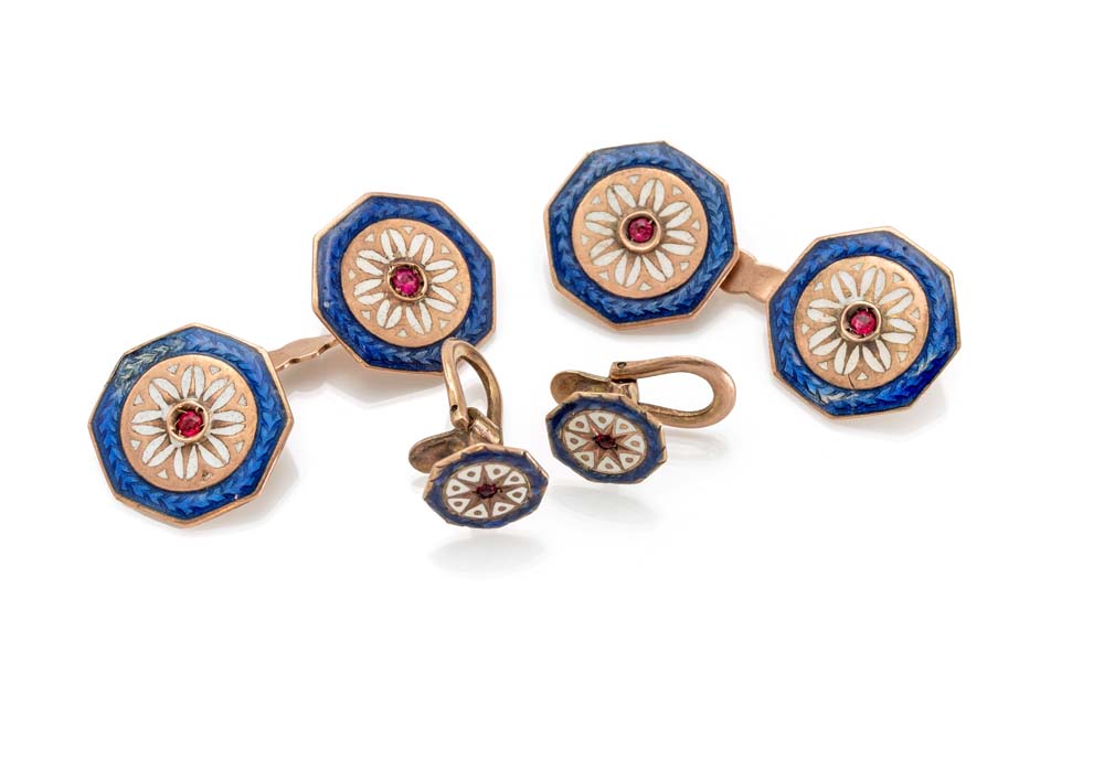 Pair of cufflinks and shirt buttons in gold, ename... | Cufflinks: bids