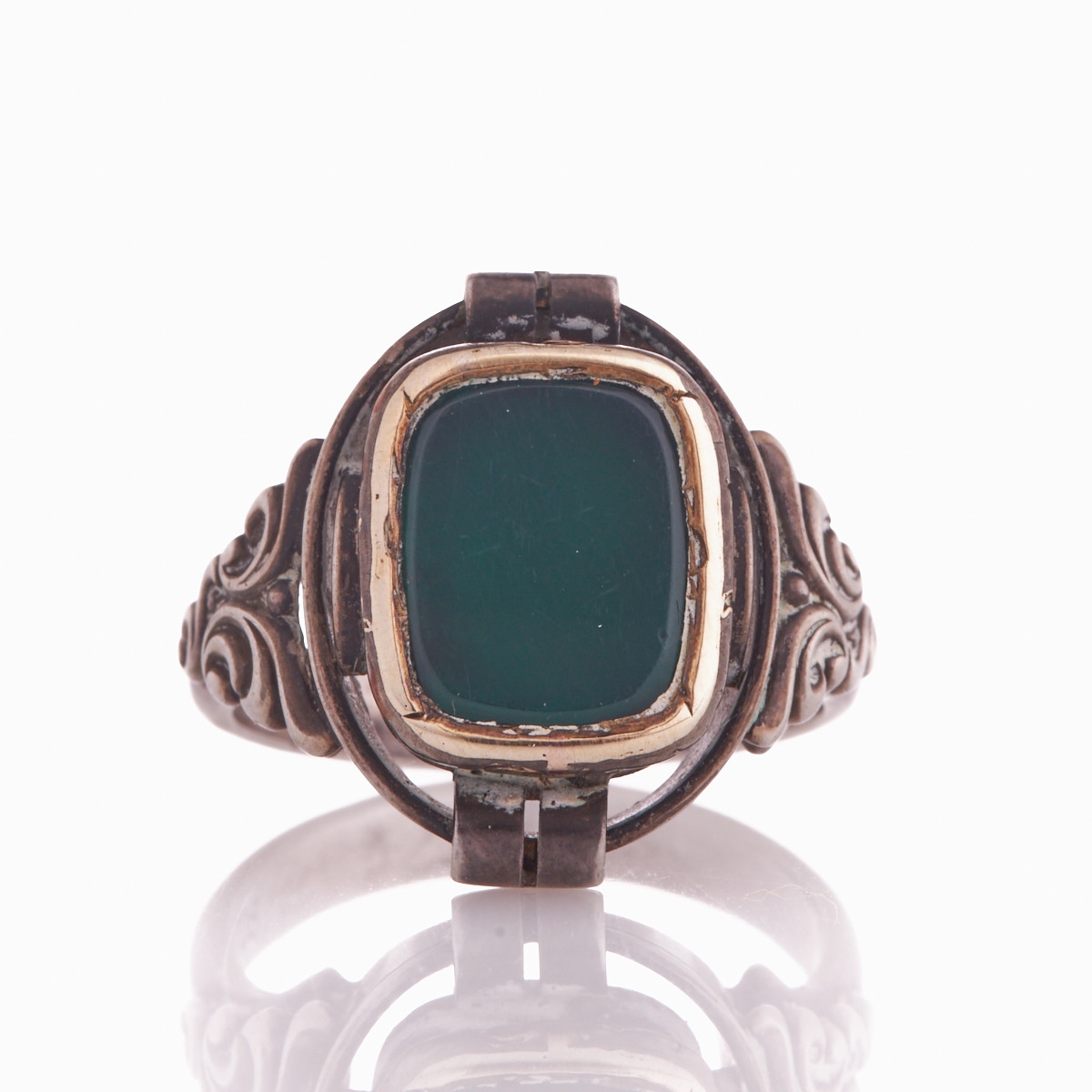 Decorated signet ringCirca 1900. 800/- silver, stampe... | Rings: bids