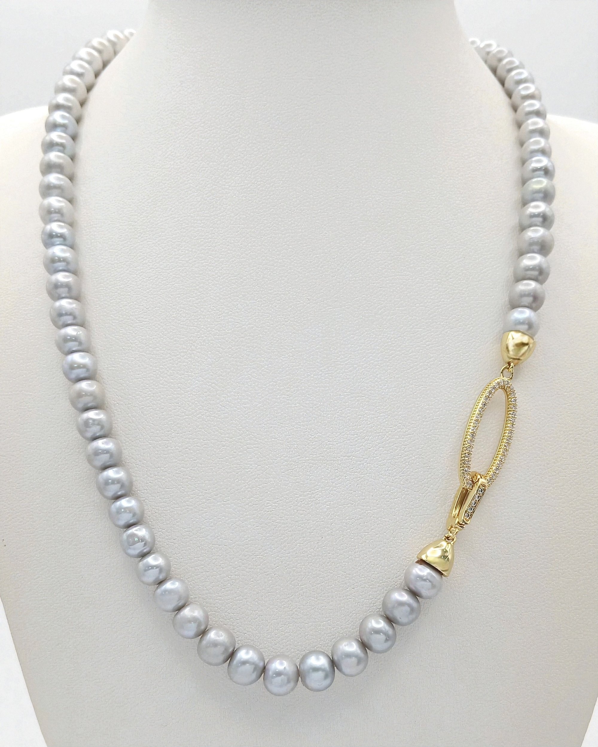 A Silver-Tone Freshwater Pearl... | Jewellery and precious stones: bids