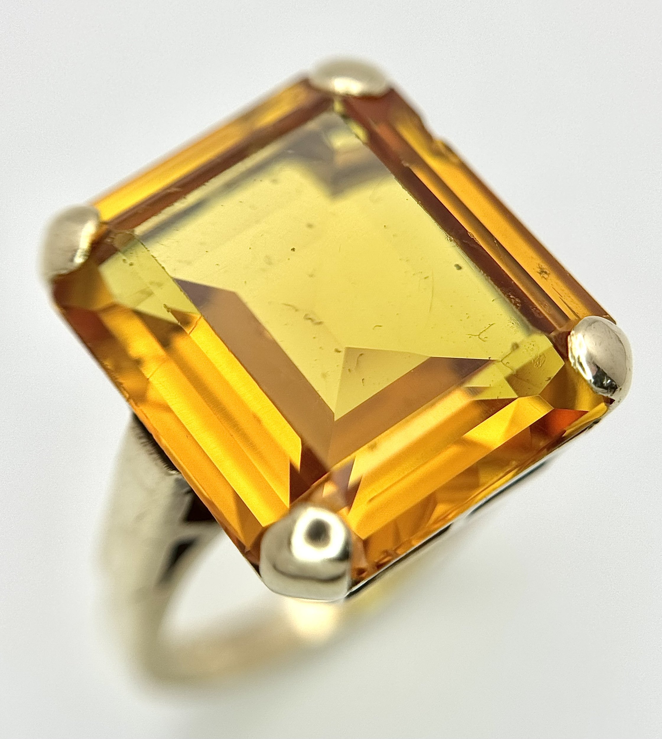 A 9K YELLOW GOLD, GARNET SET, ... | Jewellery and precious stones: bids