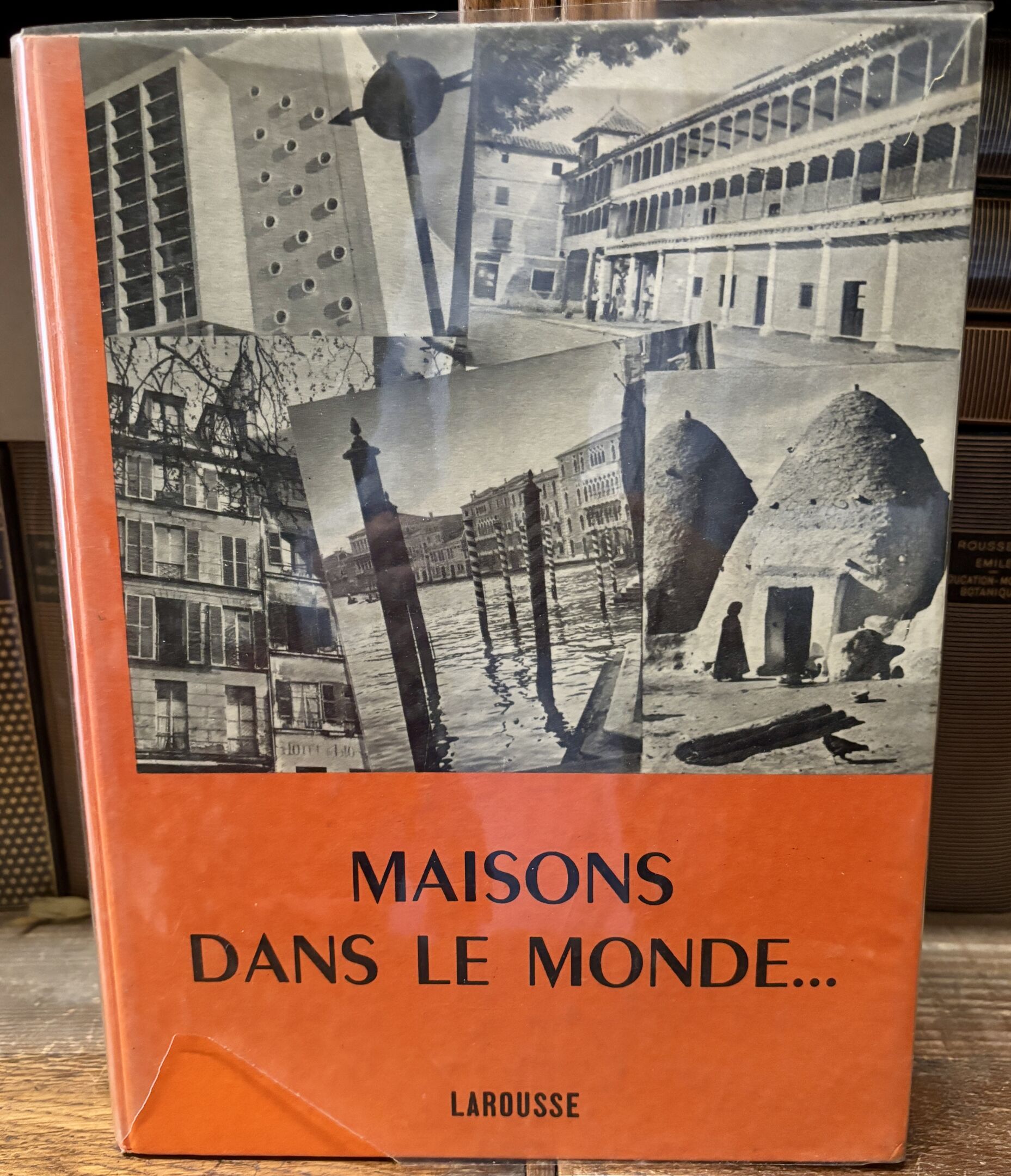 UZÉ (Marcel). Maisons dans le monde... | Livres et Manuscrits: enchères