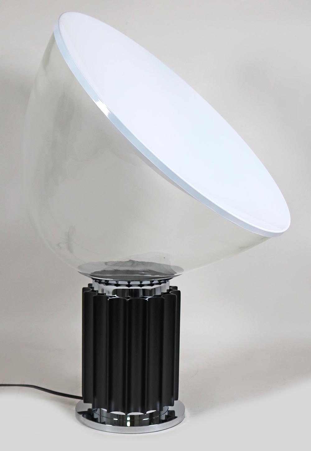 Lampe de table modèle TacciaAchille et Piergiacomo Casti... | enchères