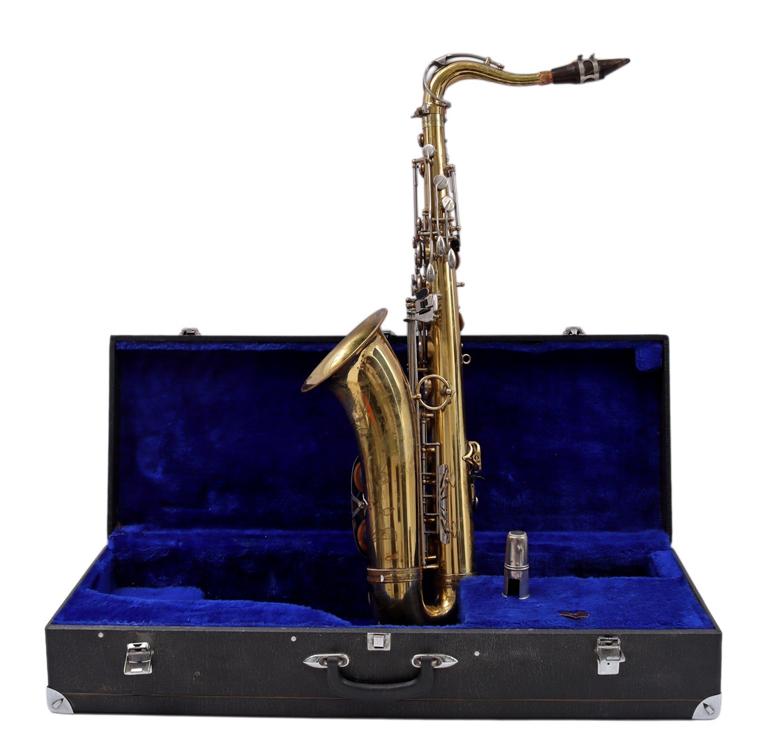 Saxophone in case, 79 cm wide (corrosion present) | bids