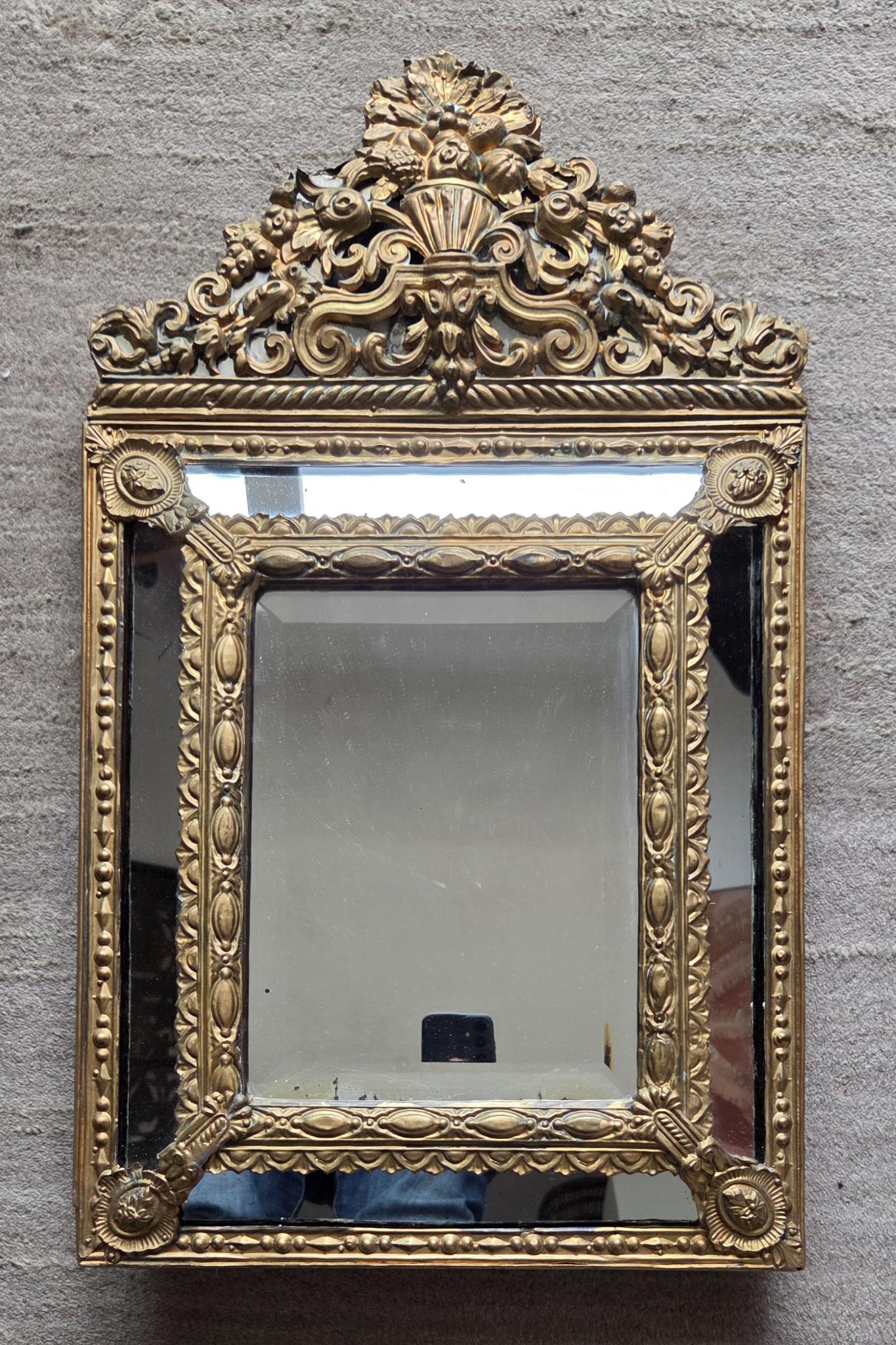 Miroir à parecloses XIXeme en laiton estampé de ... | Miroirs: enchères