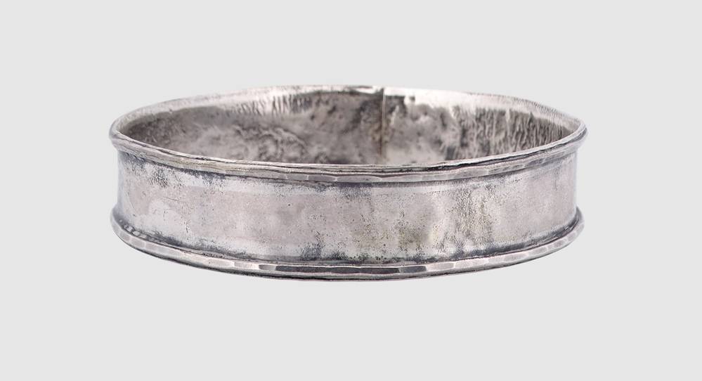 Silver bangle (tested), weight 37.4 grams, Ø 6.5 cm | Bracelets: bids