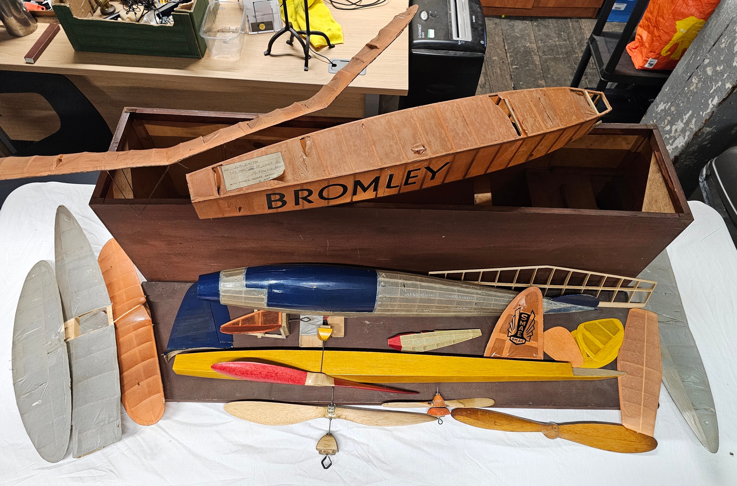 Vaste collection de maquettes d'avio... | Jouets et maquettes: enchères