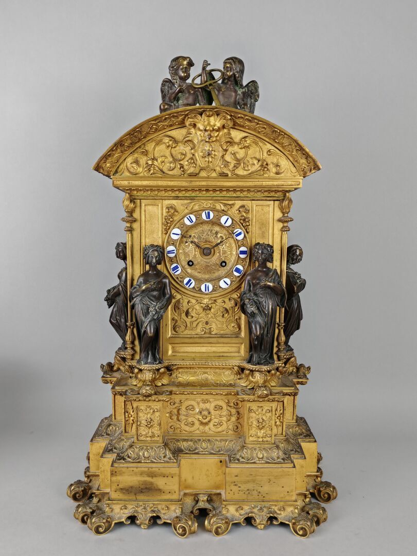 A PENDULUM clock with an architectu... | Clocks and mantel clocks: bids
