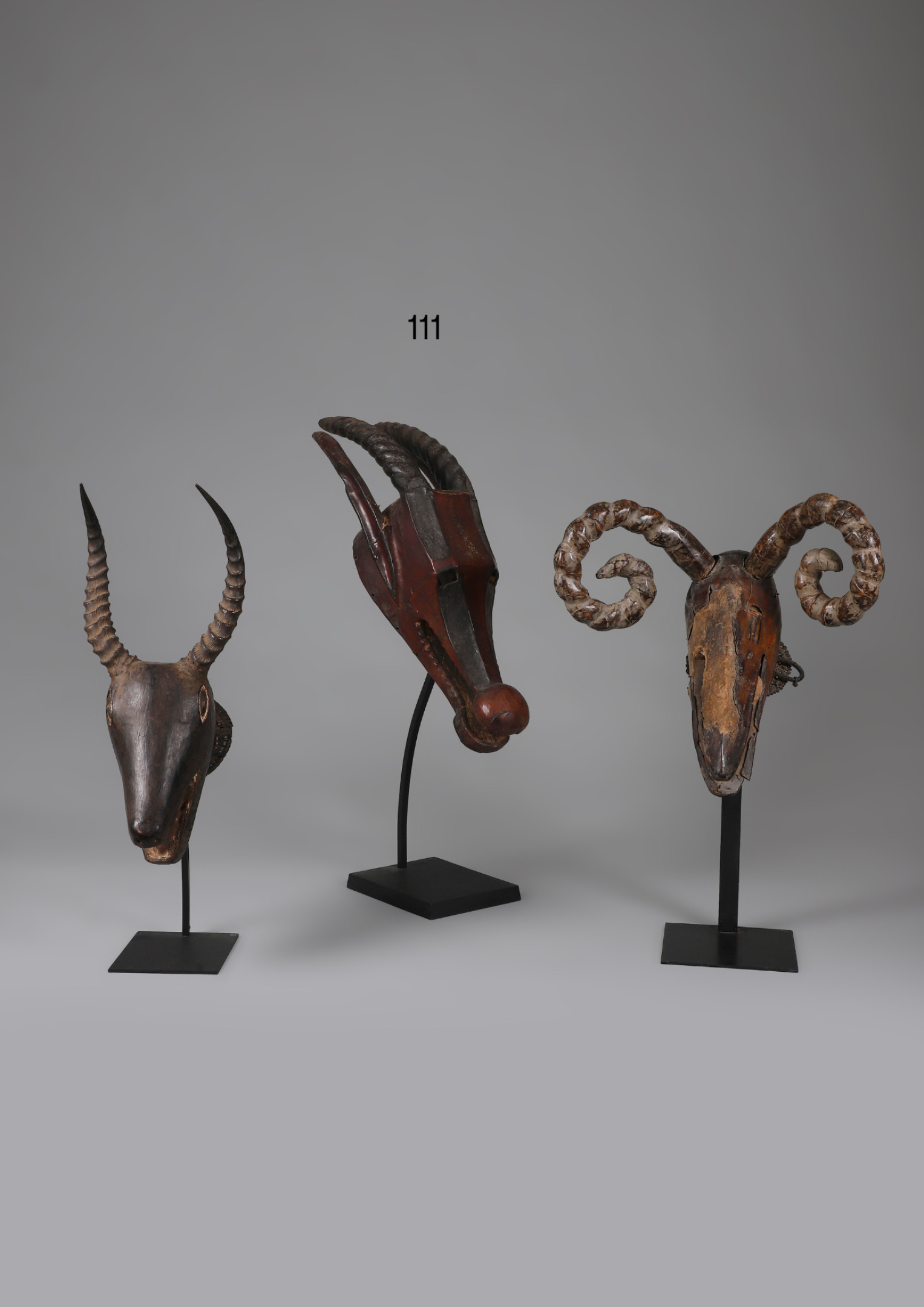 Masque cheval antilopeBois recouvert de cuir, anci... | Bois: enchères