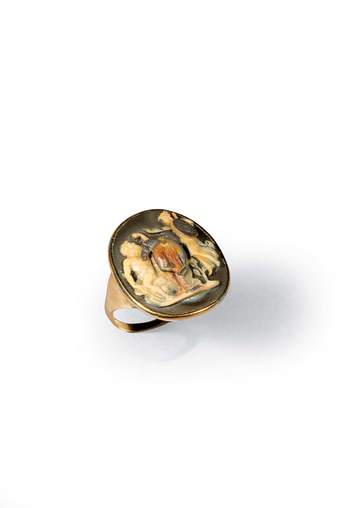Bague en or XVIIIe sertie d'un camée sur agate XV... | Bagues: enchères