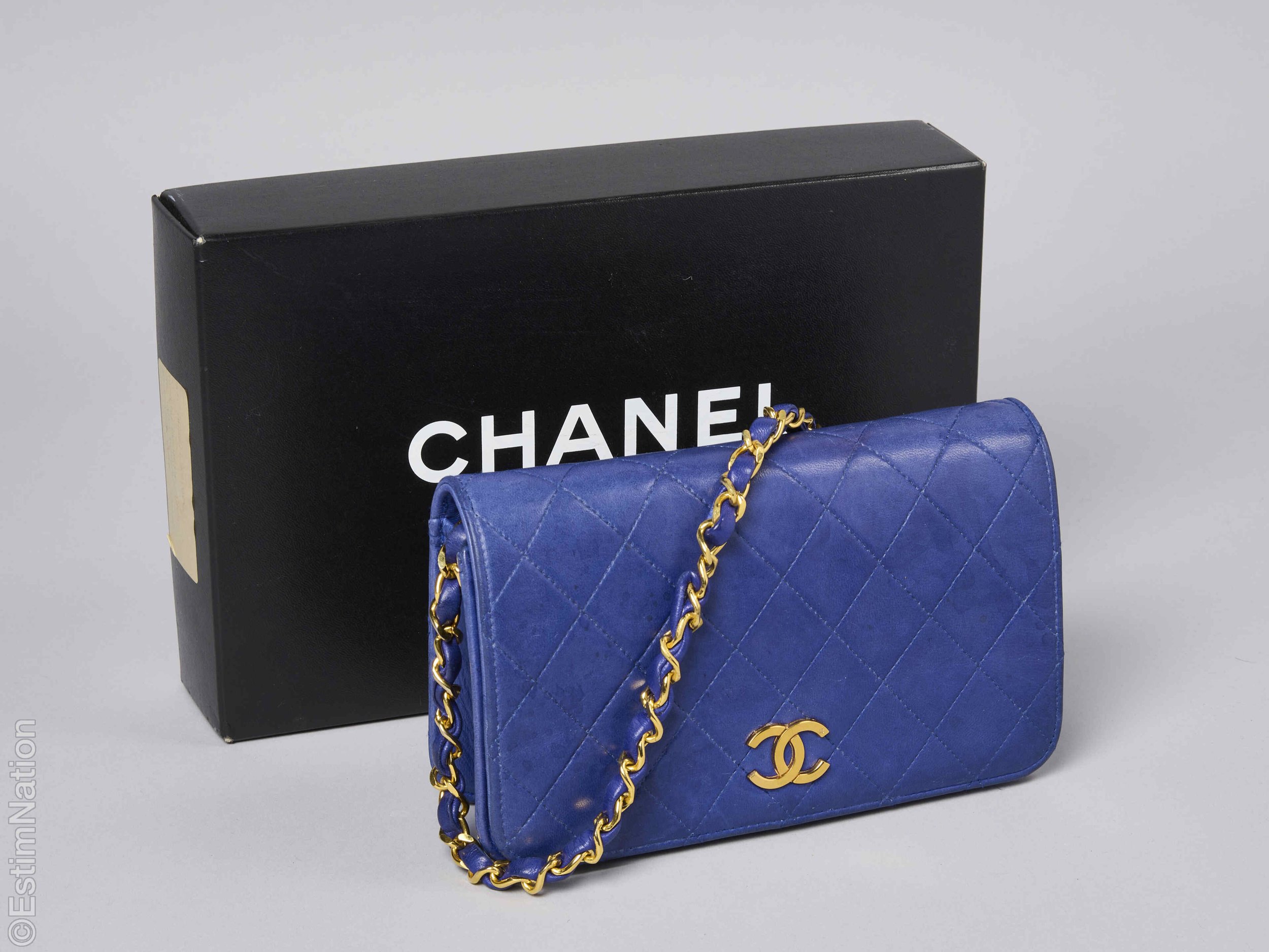 CHANEL CIRCA 1991/1994Flat-top bag in electric blu... | Handbags: bids