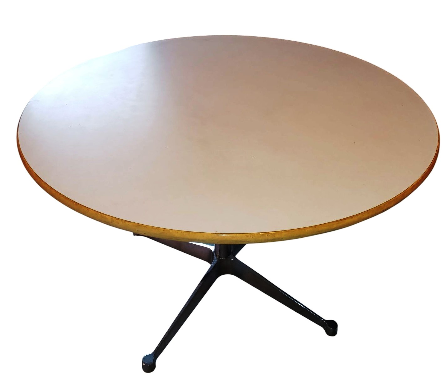 USA XXe Table de style "Charles Eames" avec un pi... | Tables: enchères