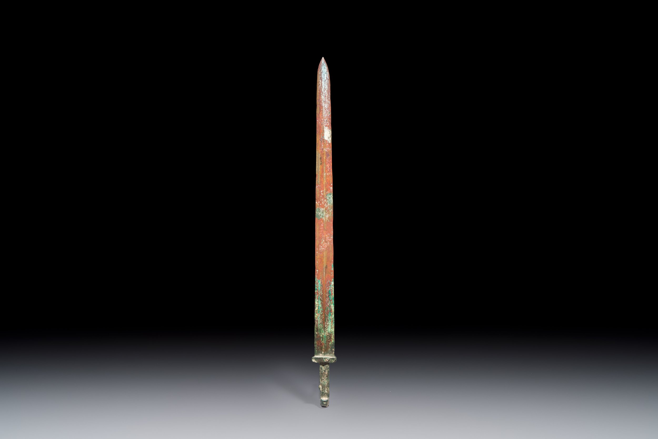 A Chinese bronze sword, Warring States periodL.:... | Armes: enchères