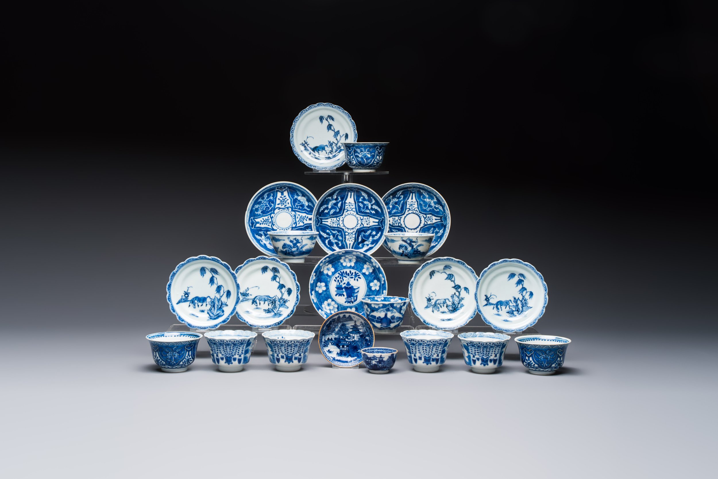 11 Chinese blue and white cups and 10 saucer... | Arts d'Asie: enchères