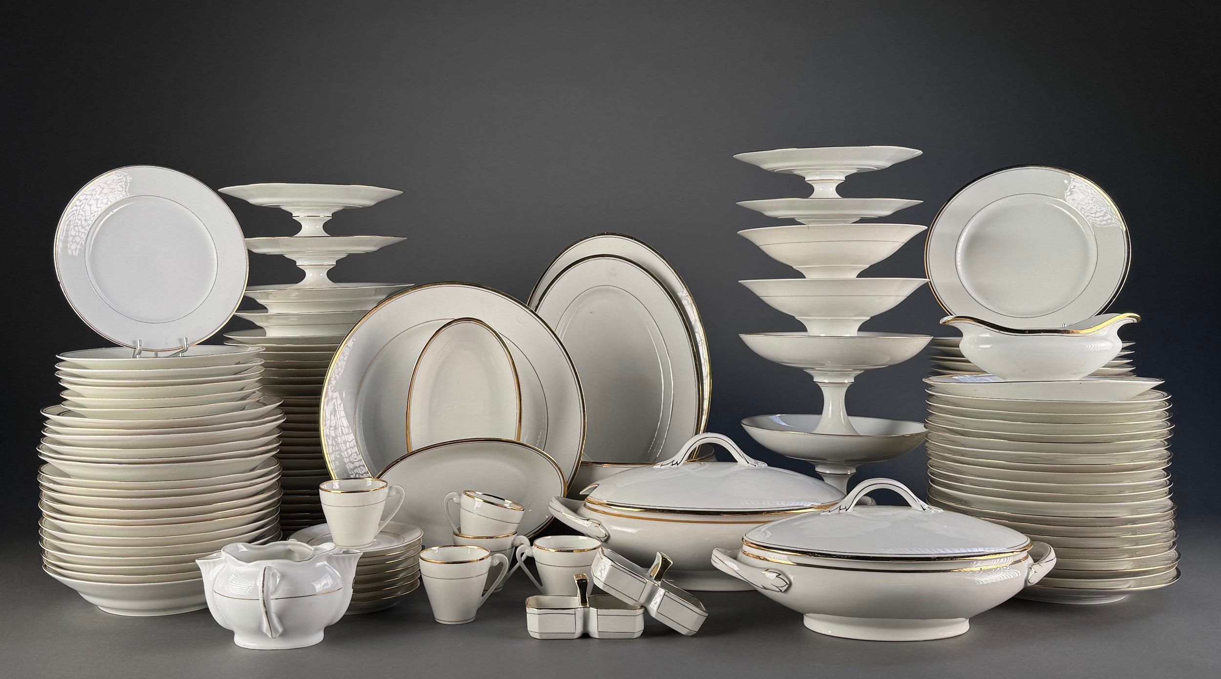 (d) A porcelain tableware set with a white... | Sets of tableware: bids