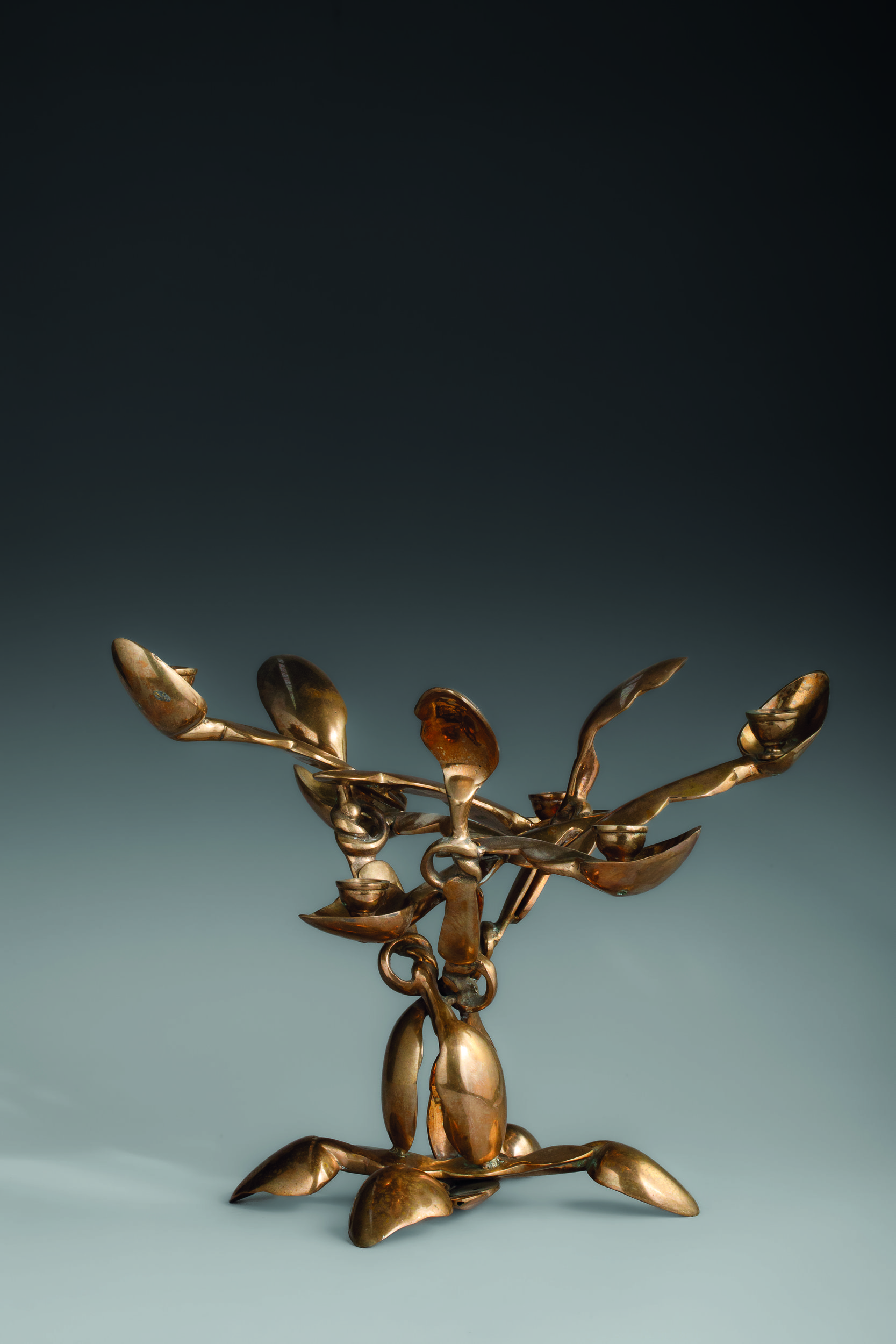 ARMAN (1928-2005)CHANDELIER AFRICAINBronze, à ... | Bronzes: enchères