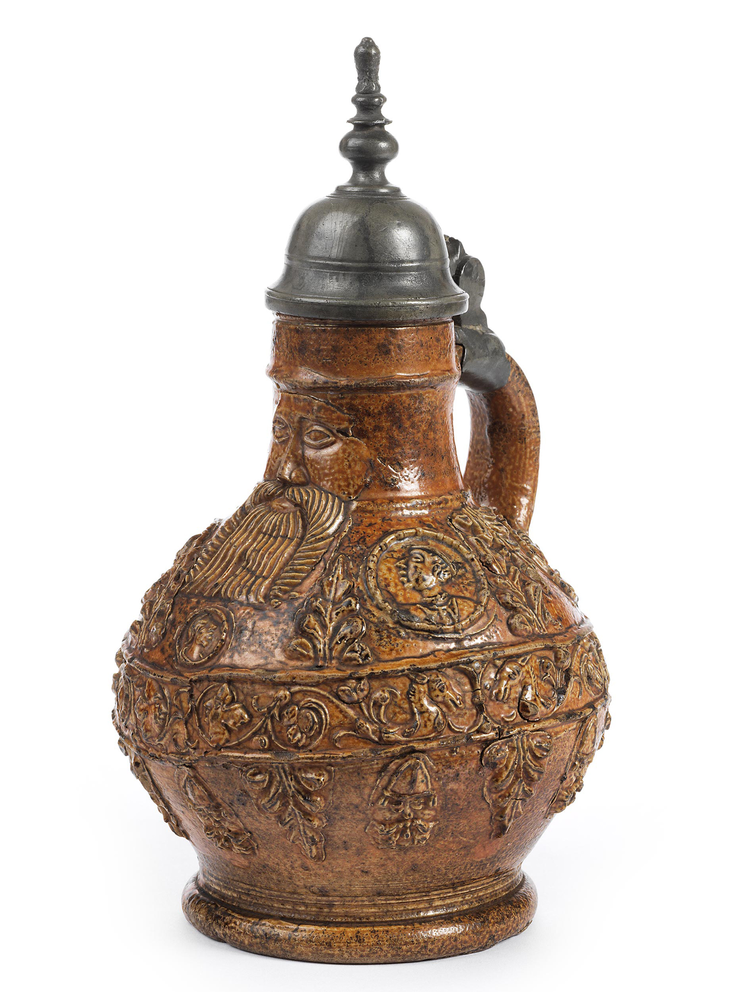 Chope à barbe de CologneHauteur : 20 cm.Éti... | Céramiques: enchères