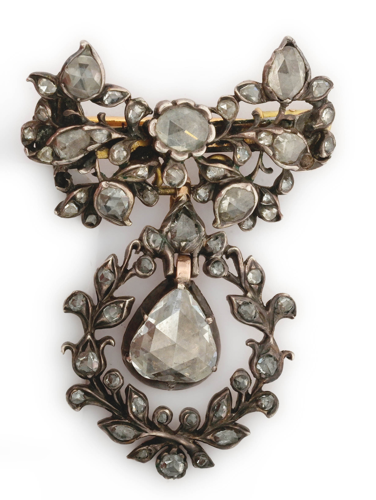 Broche à décor "Floral" en argent et... | Broches et épingles: enchères