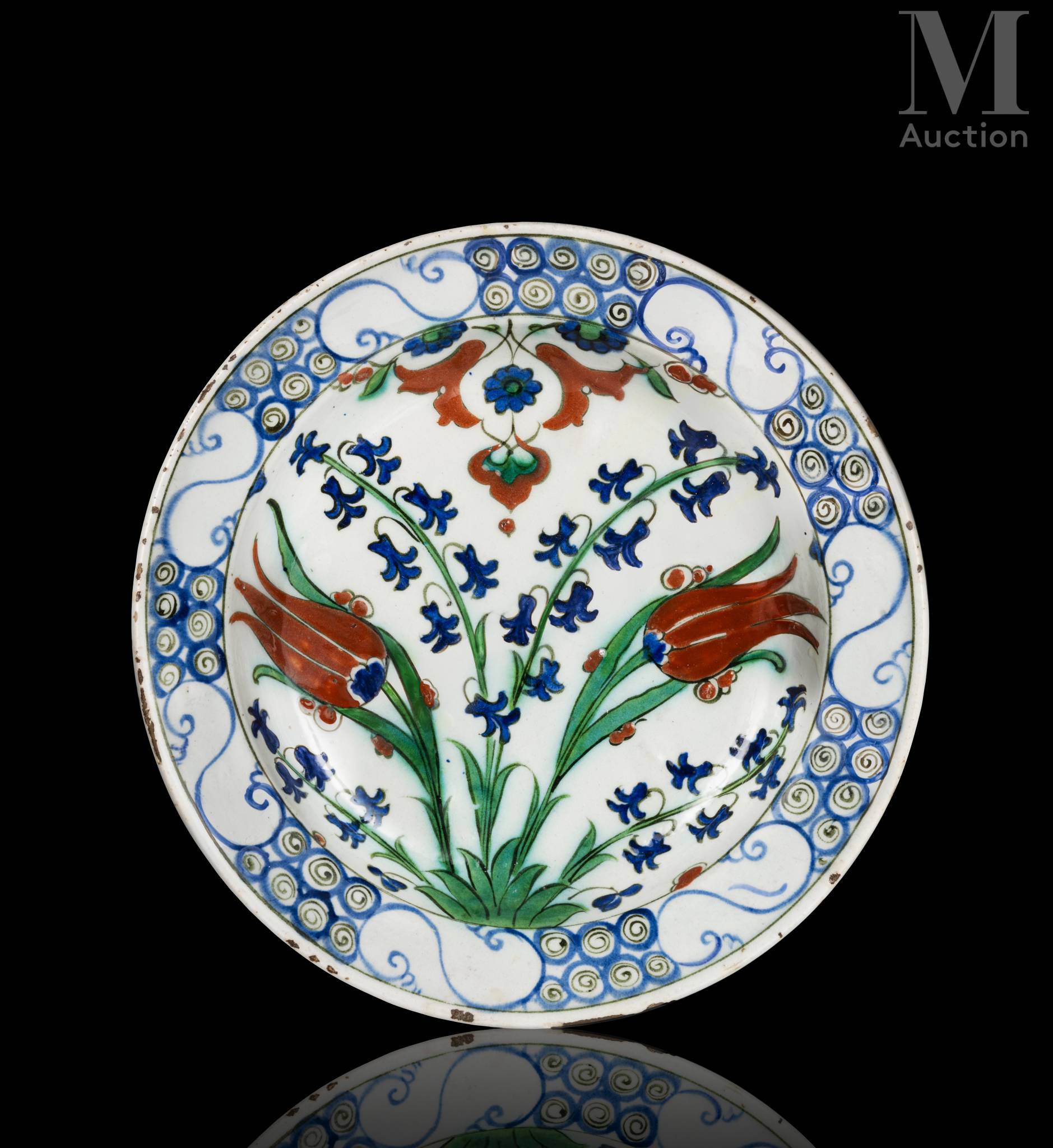 Plat (tabak) d’Iznik aux tulipes et jacint... | Art islamique: enchères