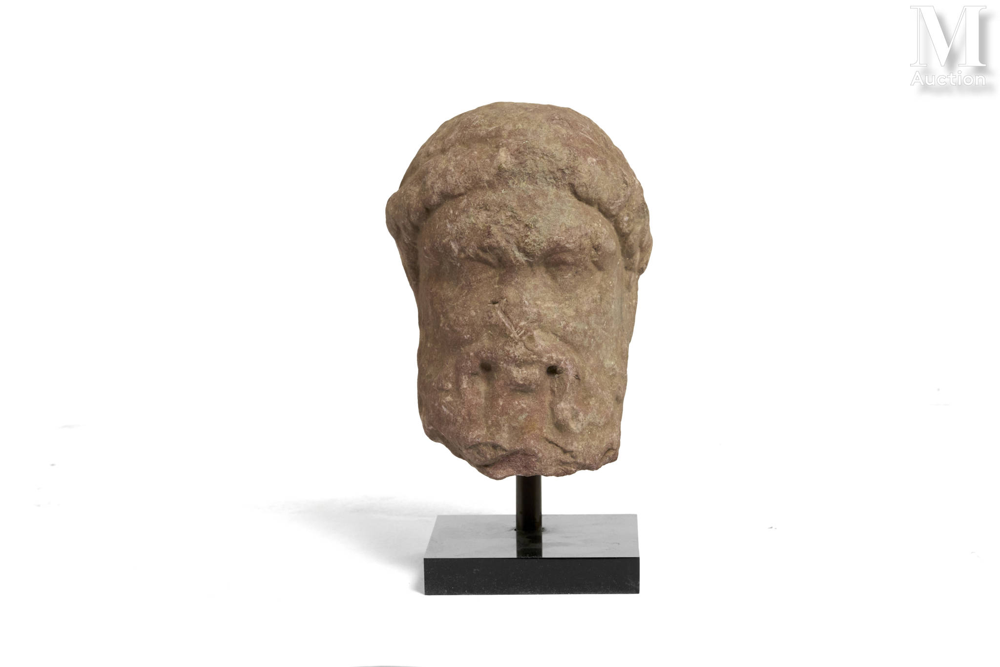 Tête masculine barbue ceinte d’un bandeau.C... | Archéologie: enchères