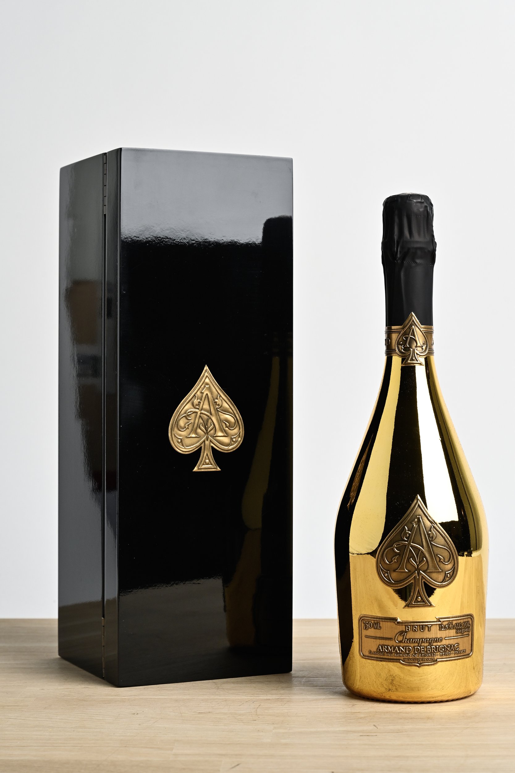 1 B CHAMPAGNE BRUT GOLD (Coffret d'origine) - ... | Champagne: enchères
