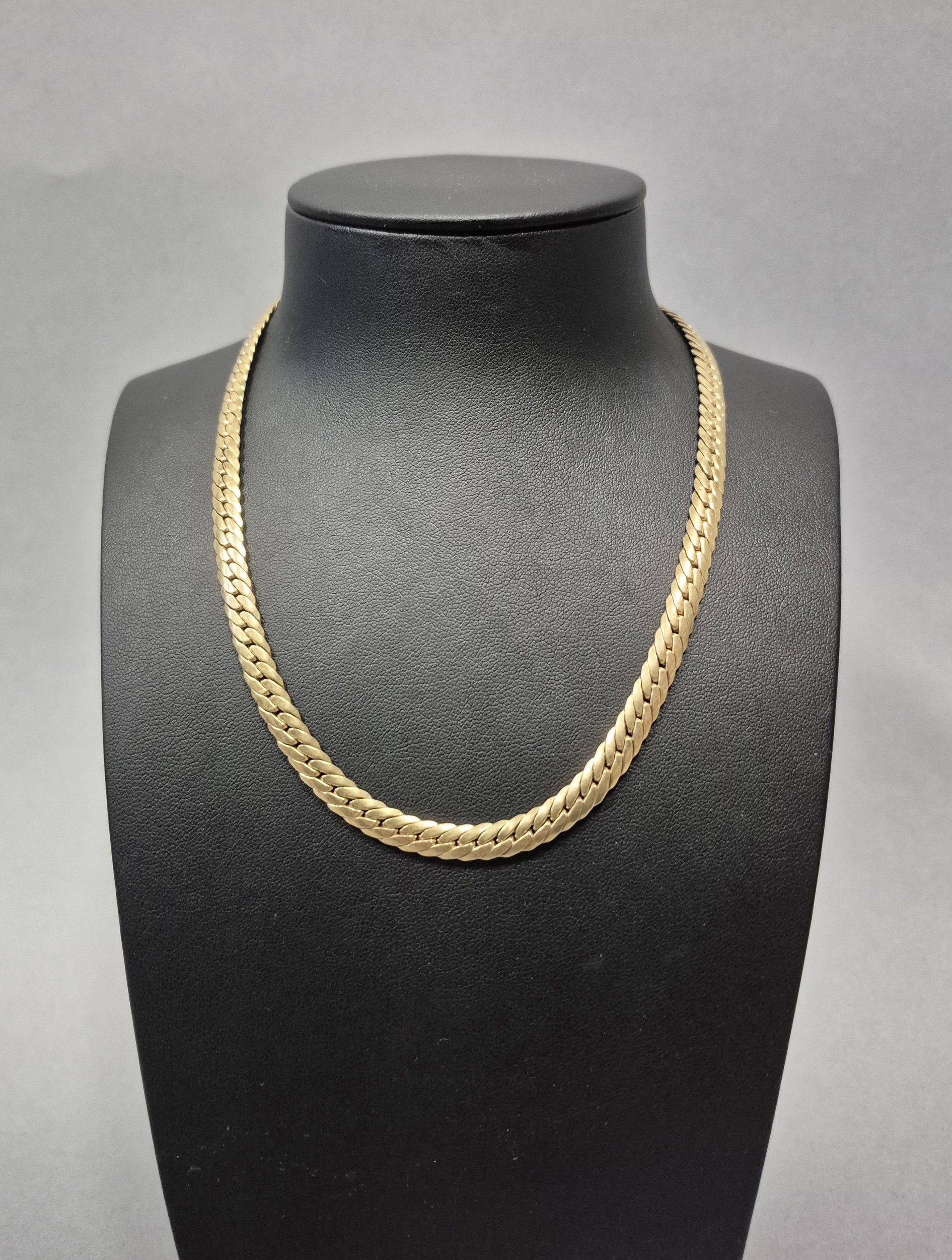 Necklace in 18k yellow... | Necklaces, pearl necklaces and chains: bids