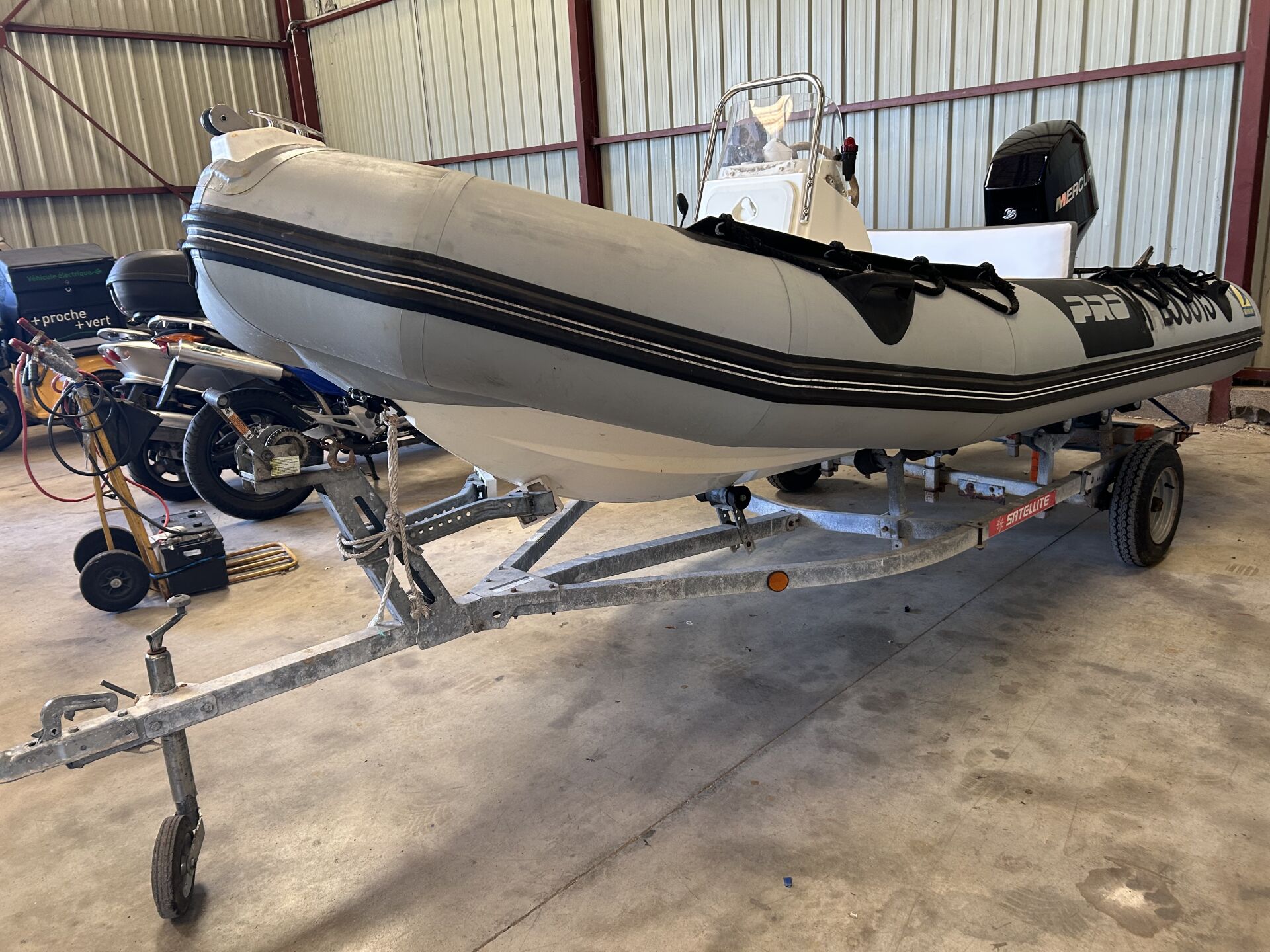 ZODIAC PRO 7 MAN (4M20) avec remorque ZODIAC ZODIAC PRO ... | enchères