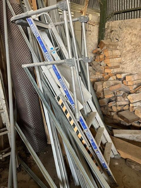 1 GAZELLE TUBESCA + 1 ESCABEAU ZARGESENLEVEMENT IM... | BTP: enchères
